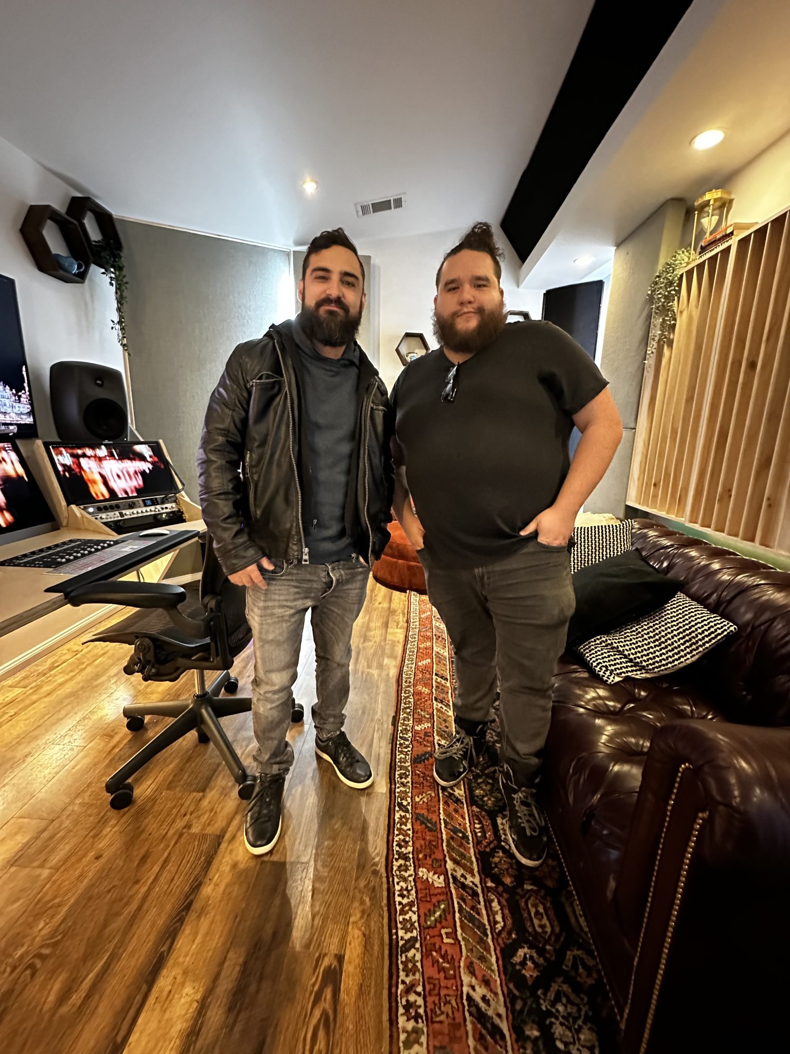 Adrian Elizondo: En el ritmo de la pasión. – Tsez-Metro